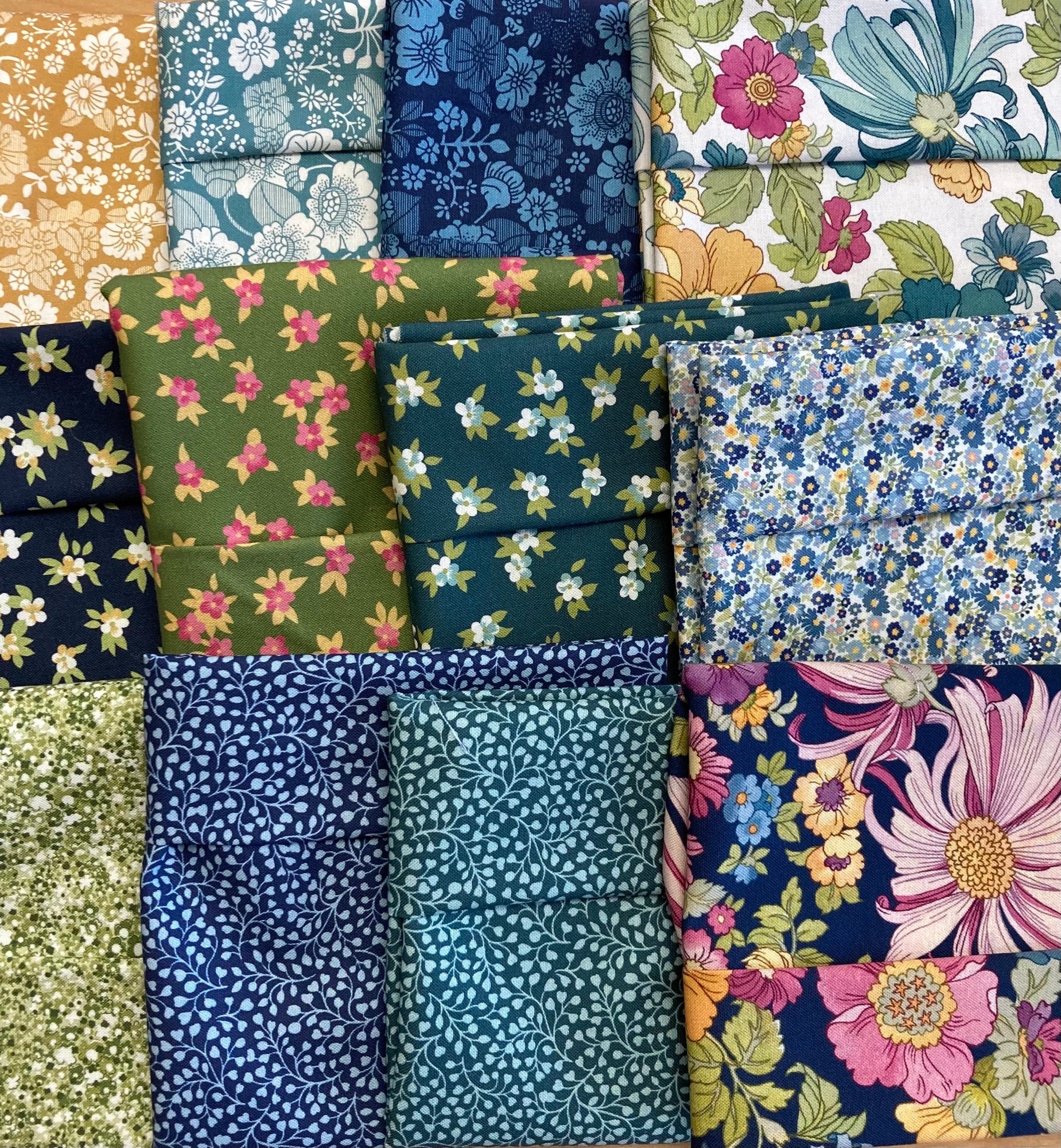 Chelsea Garden Fat Quarter Bundle Navy – Mama Bears Quilt Shoppe